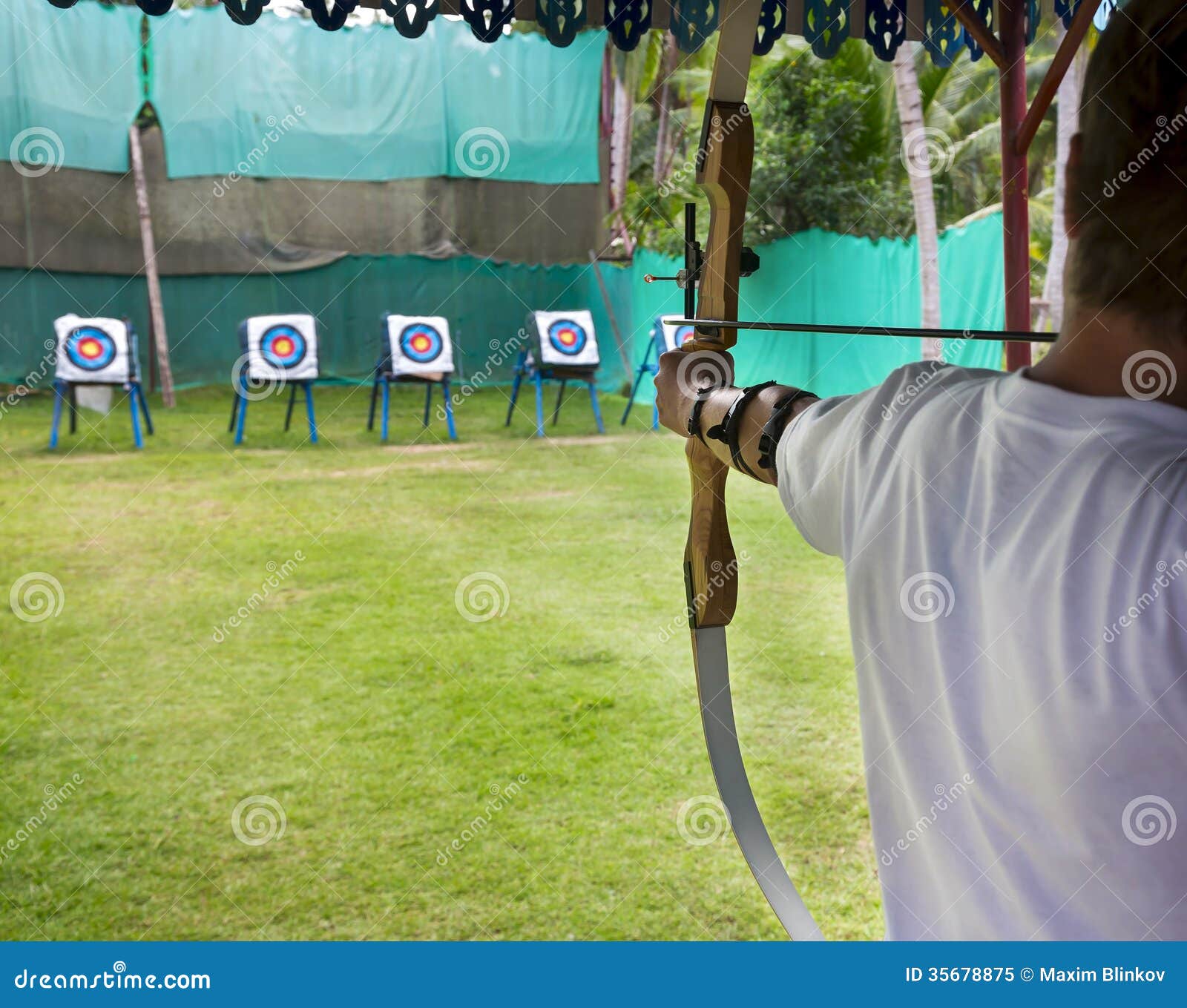 Archer Takes Aim at a Target Stock Image - Image of arrow, impact: 35678875