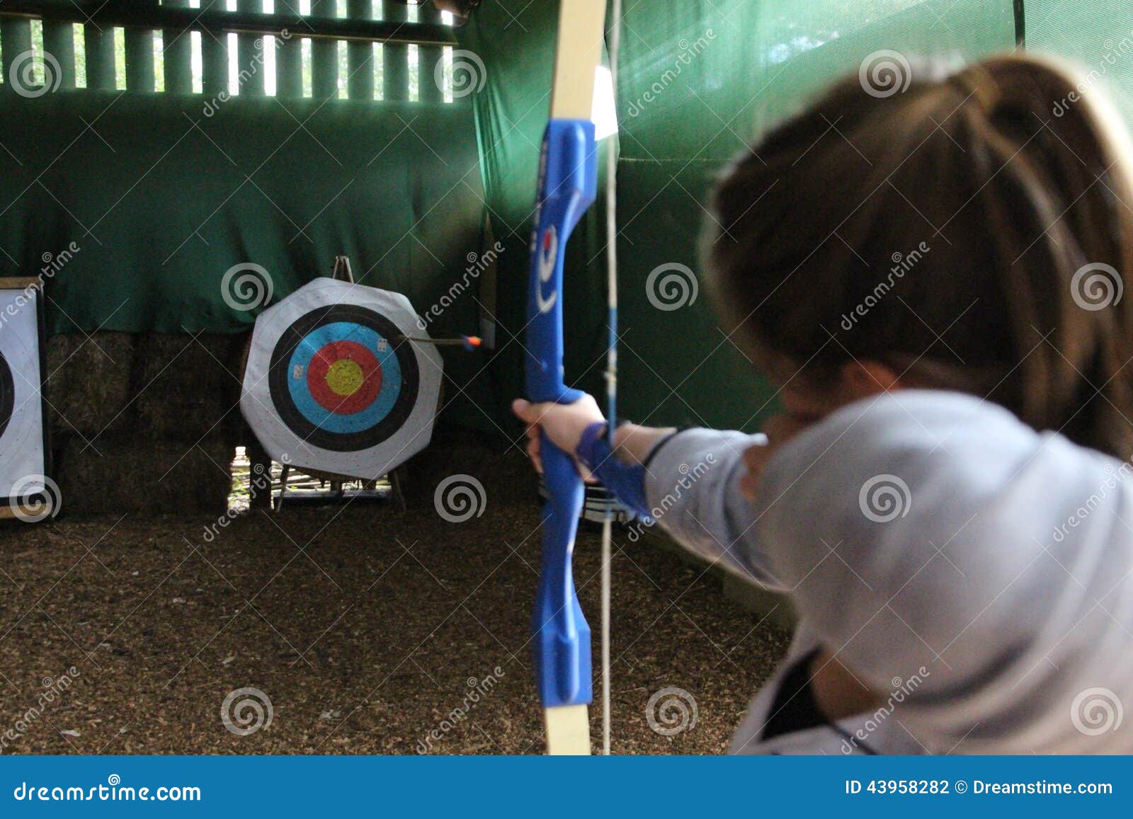 Archery editorial photography. Image of recurve, flight - 43958282