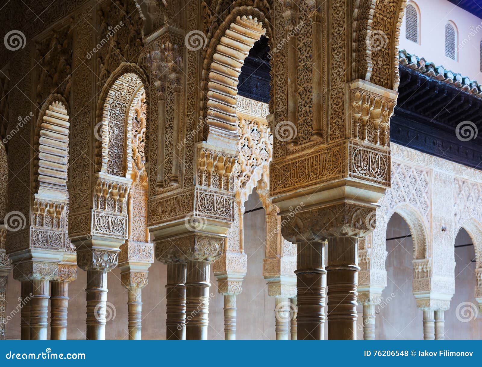 Arches and Columns of Court of the Lions at Alhambra Editorial Stock ...