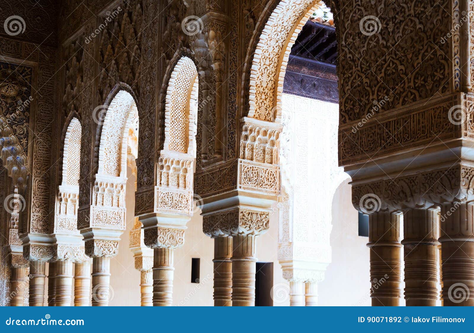 Arches and Columns of Court of the Lions at Alhambra Editorial ...
