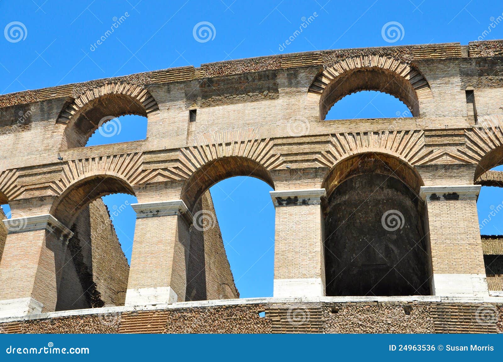 Archi romani fotografia stock. Immagine di anfiteatro - 24963536