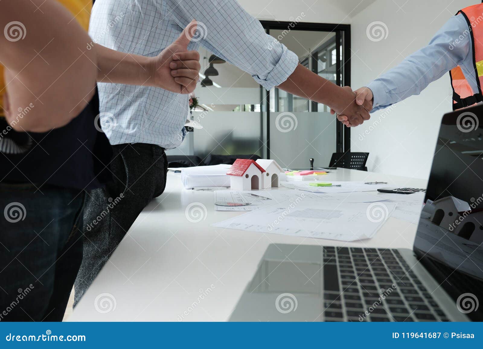 Architect & Customer Shaking Hands. Engineer Handshaking with Pa Stock ...