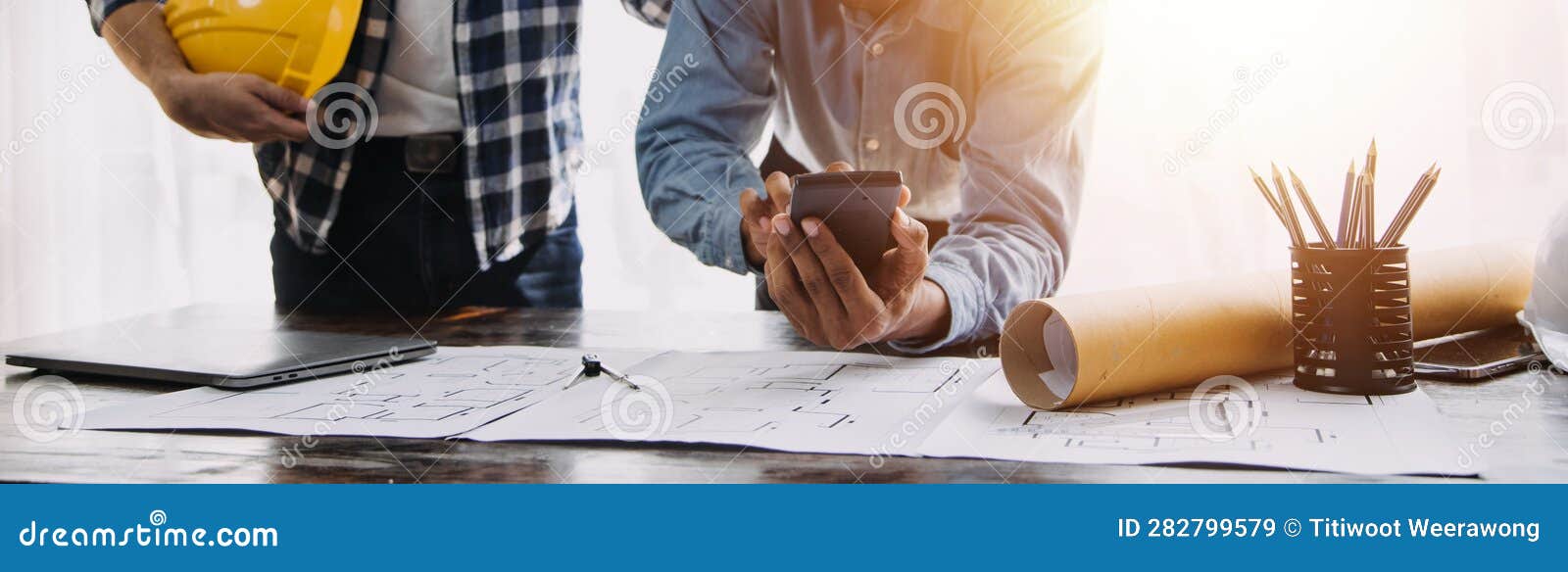 Architect Having a Meeting with Construction Team on Site Stock Image ...