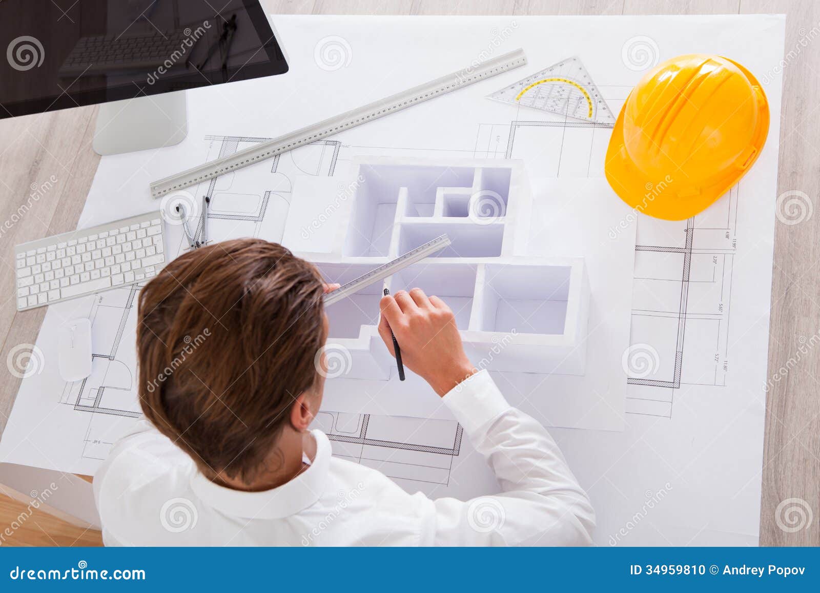 Architect Holding House Model Stock Foto - Image of mens, mannetje ...