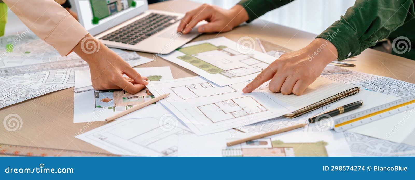 Architect Show Mistake Point in Blueprint while Analysis in Laptop ...