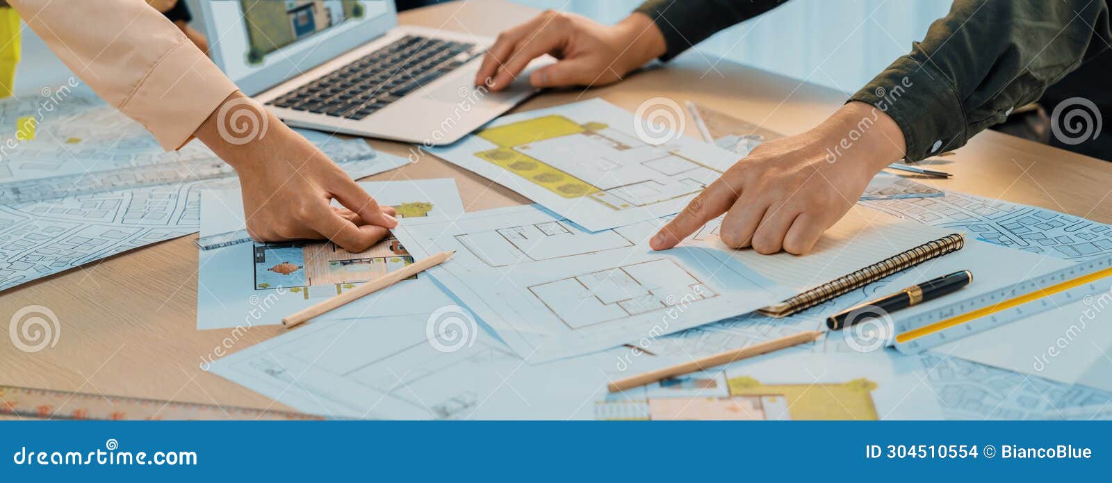 Architect Show Mistake Point in Blueprint while Analysis in Laptop ...
