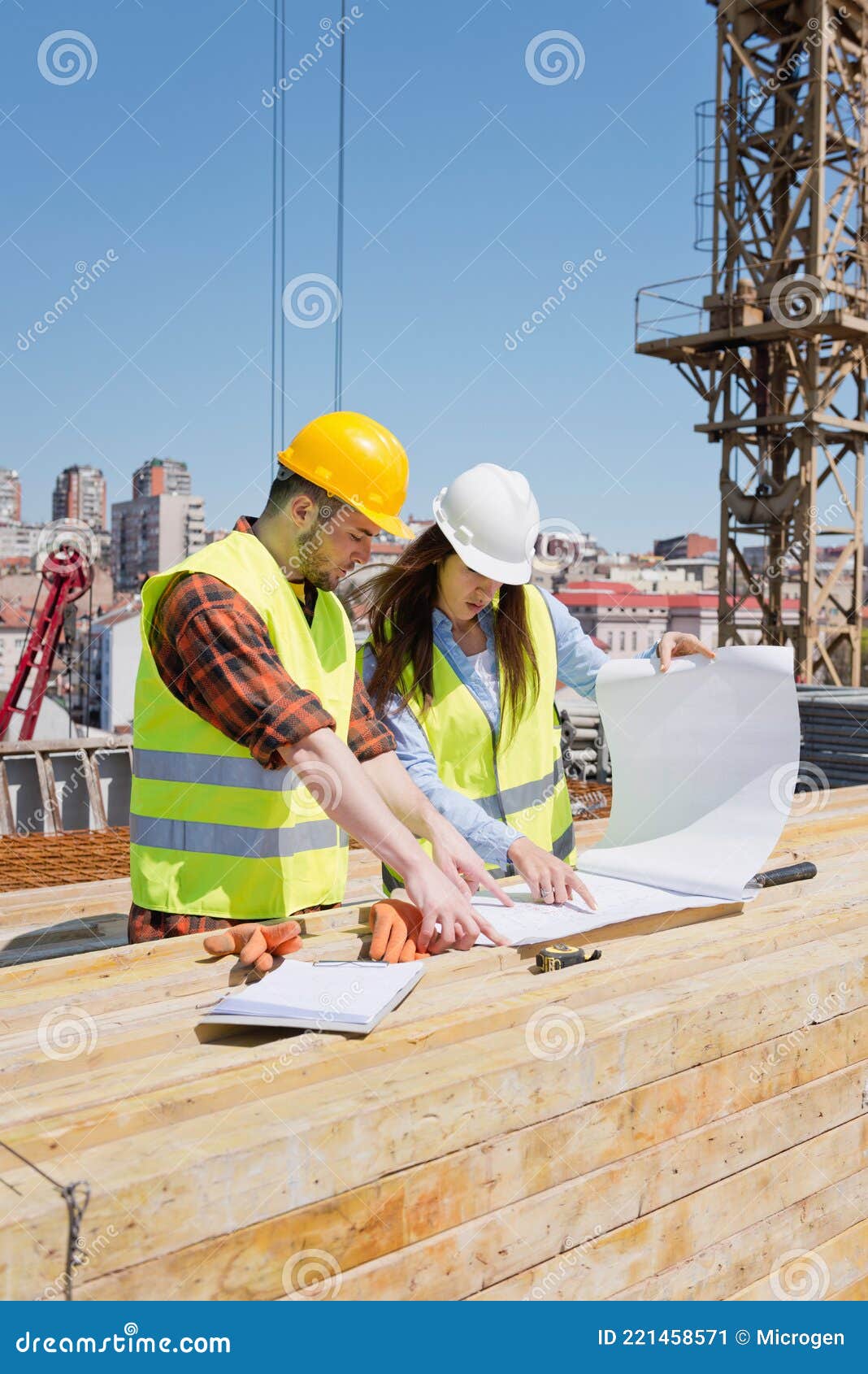 Architect with Construction Worker Stock Image - Image of adult, people ...