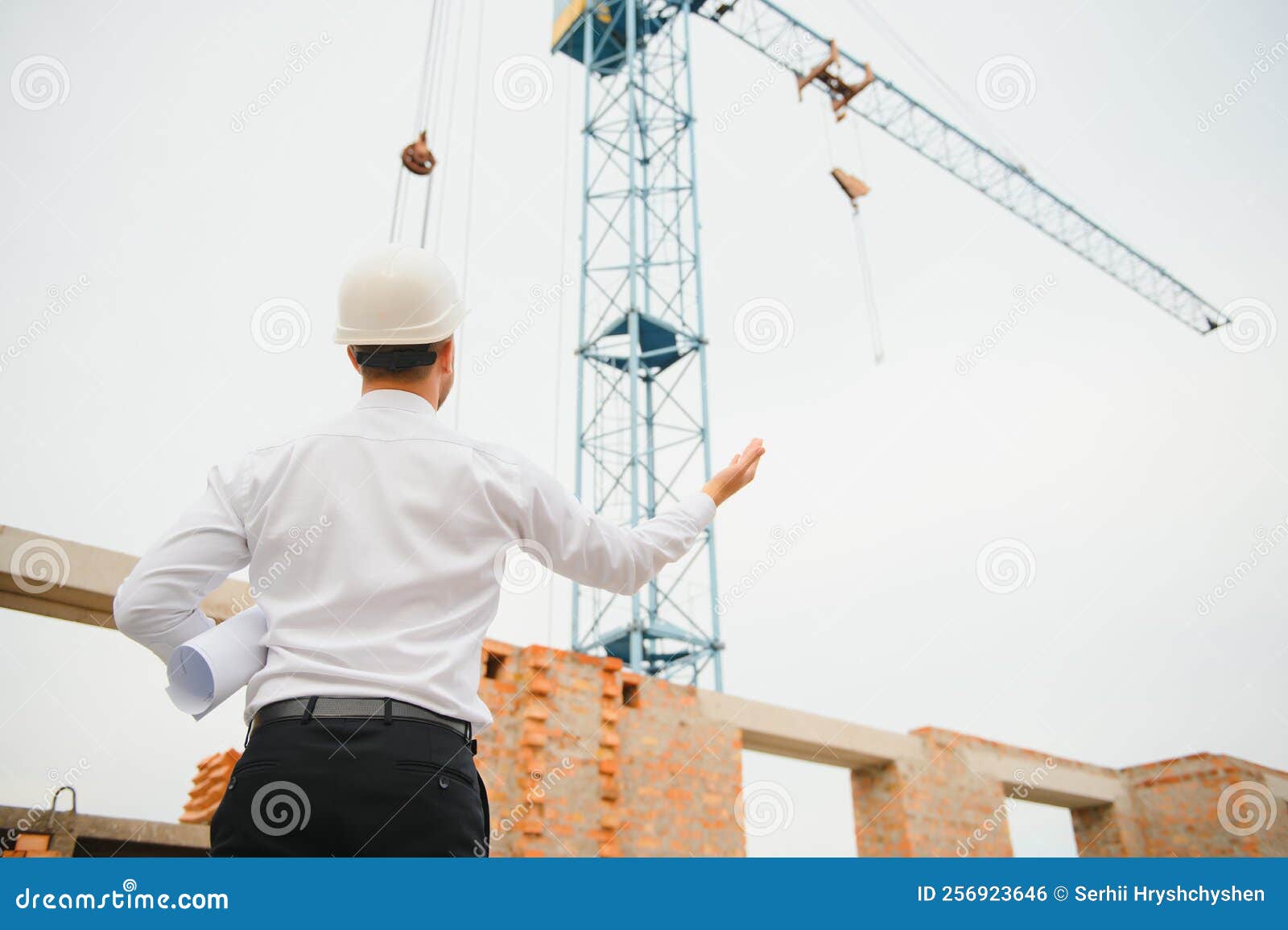 Architecte Sur Un Chantier De Construction Avec Plans Photo stock ...