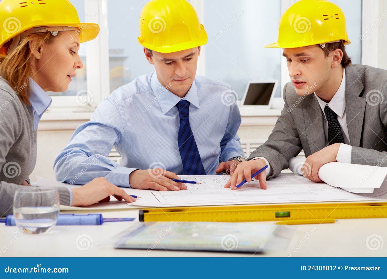 Architecten op het werk stock foto. Image of groep, samenwerking - 24308812