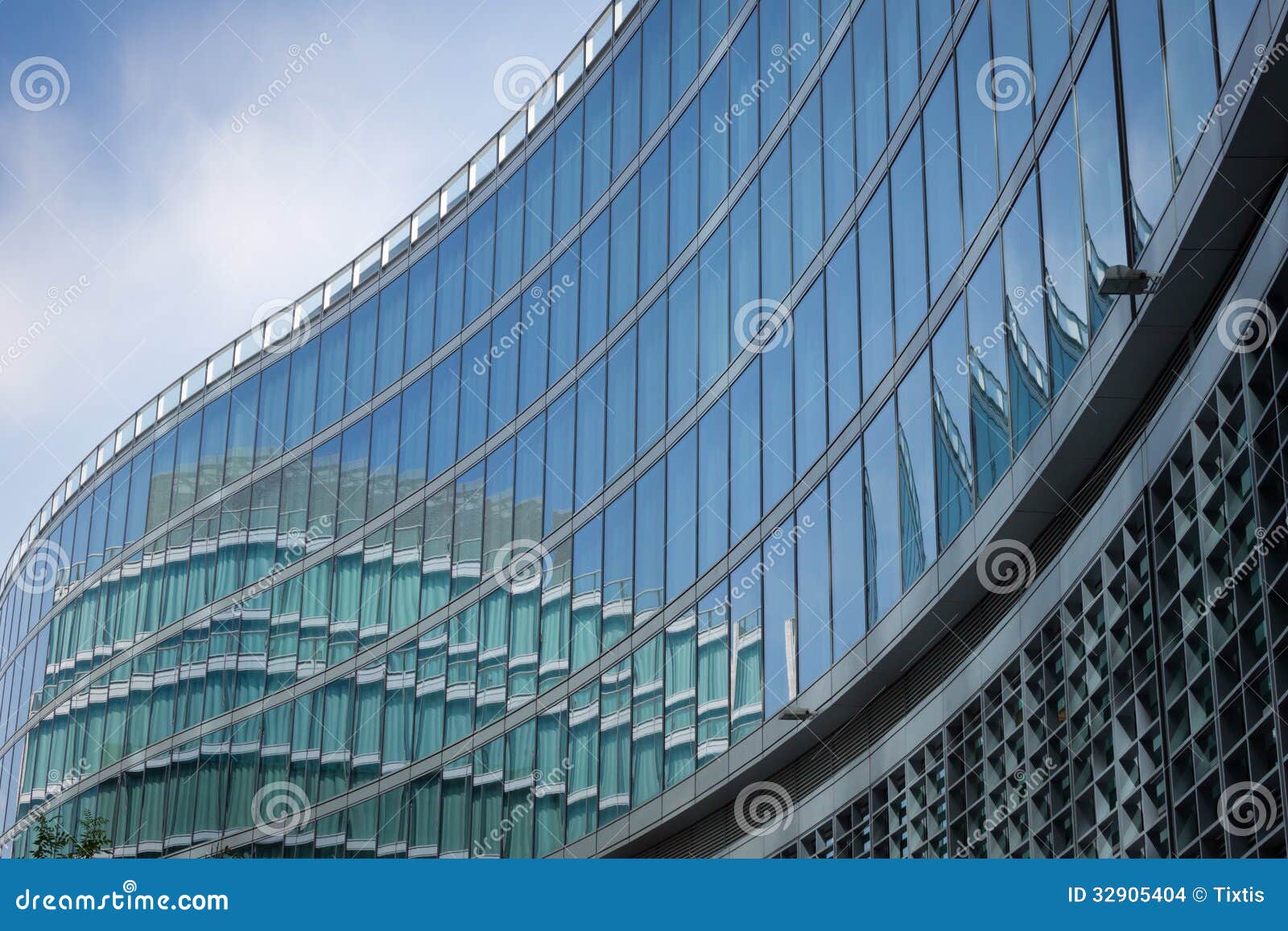 Architecturaal Detail Van Een Modern Gebouw Stock Foto - Image of ...