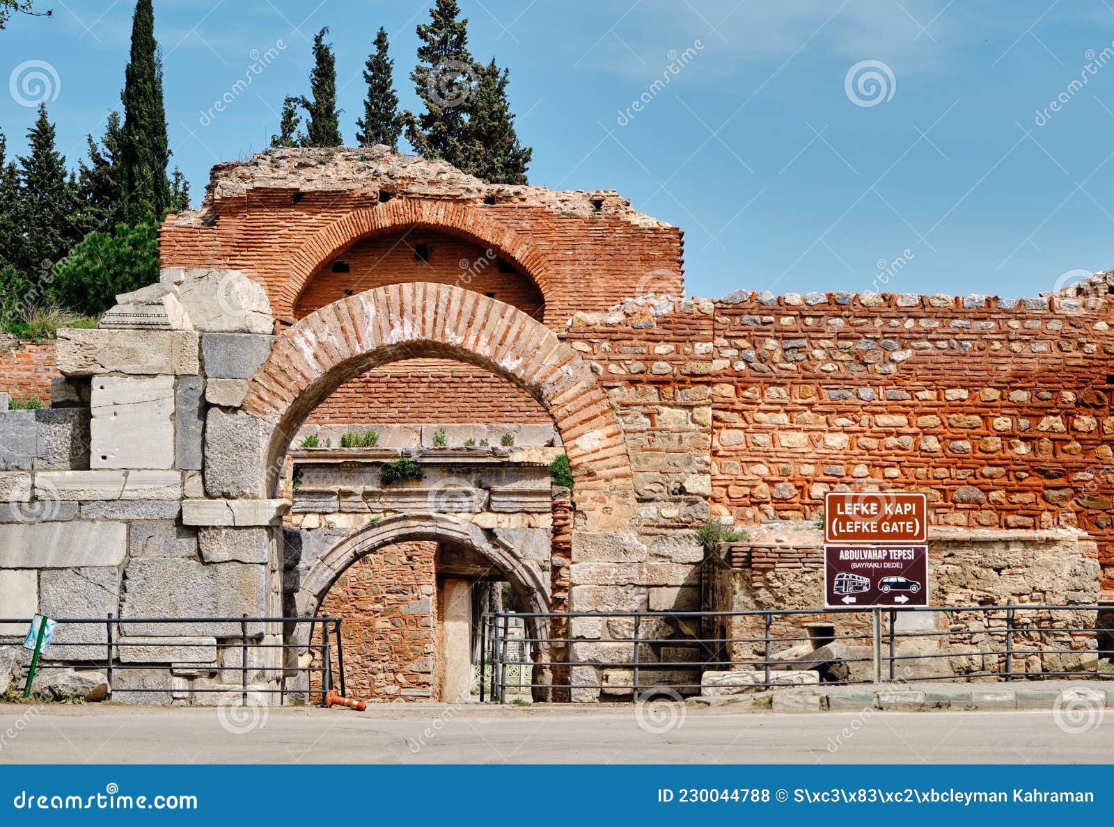 Arch Made Of Reed On Uros Floating Island Editorial Photo ...