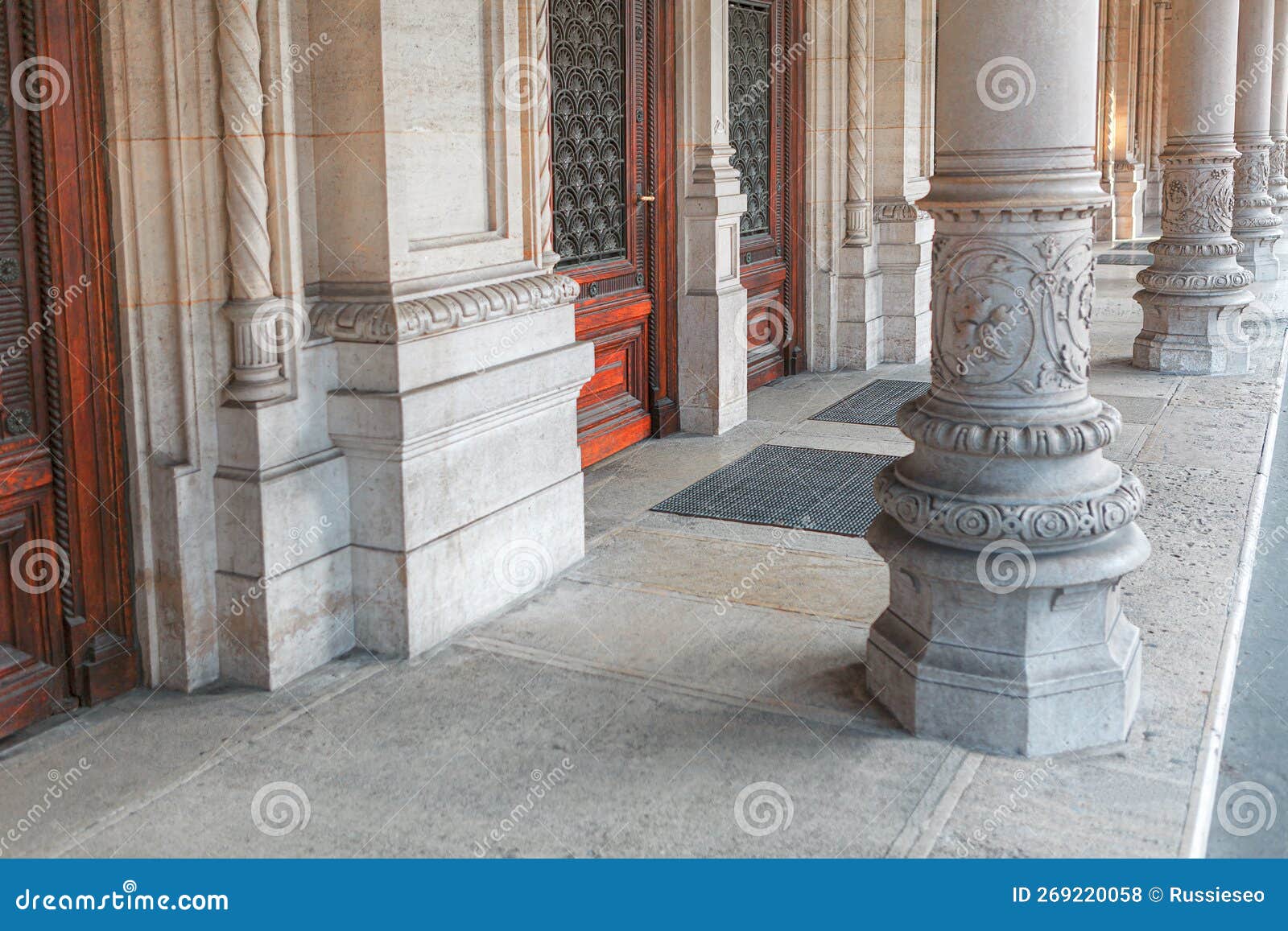 Columns of Opera Vienna stock photo. Image of exteriore - 269220058