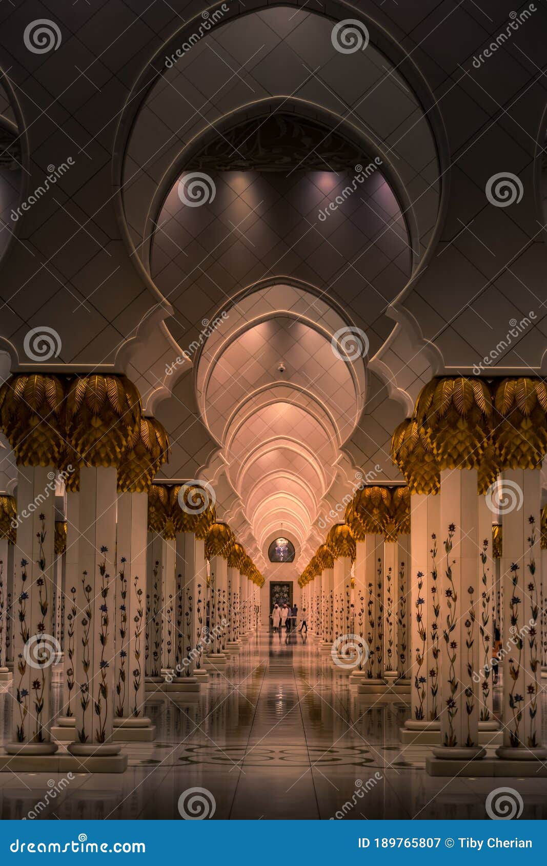 The Sheikh Zayed Grand Mosque Beautiful Interior Wall Engraved and ...