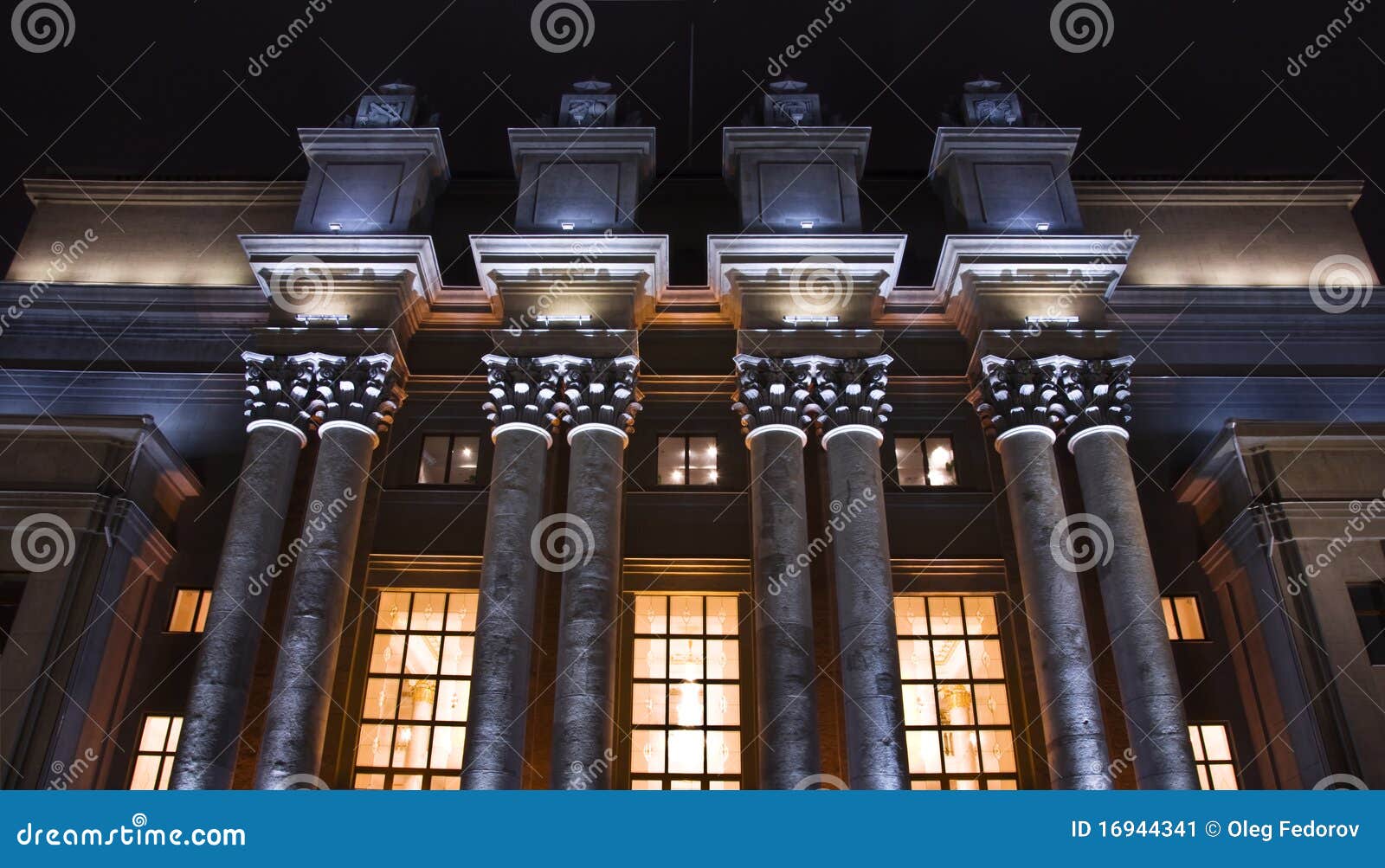 Architecture classique image stock. Image du extérieur - 16944341