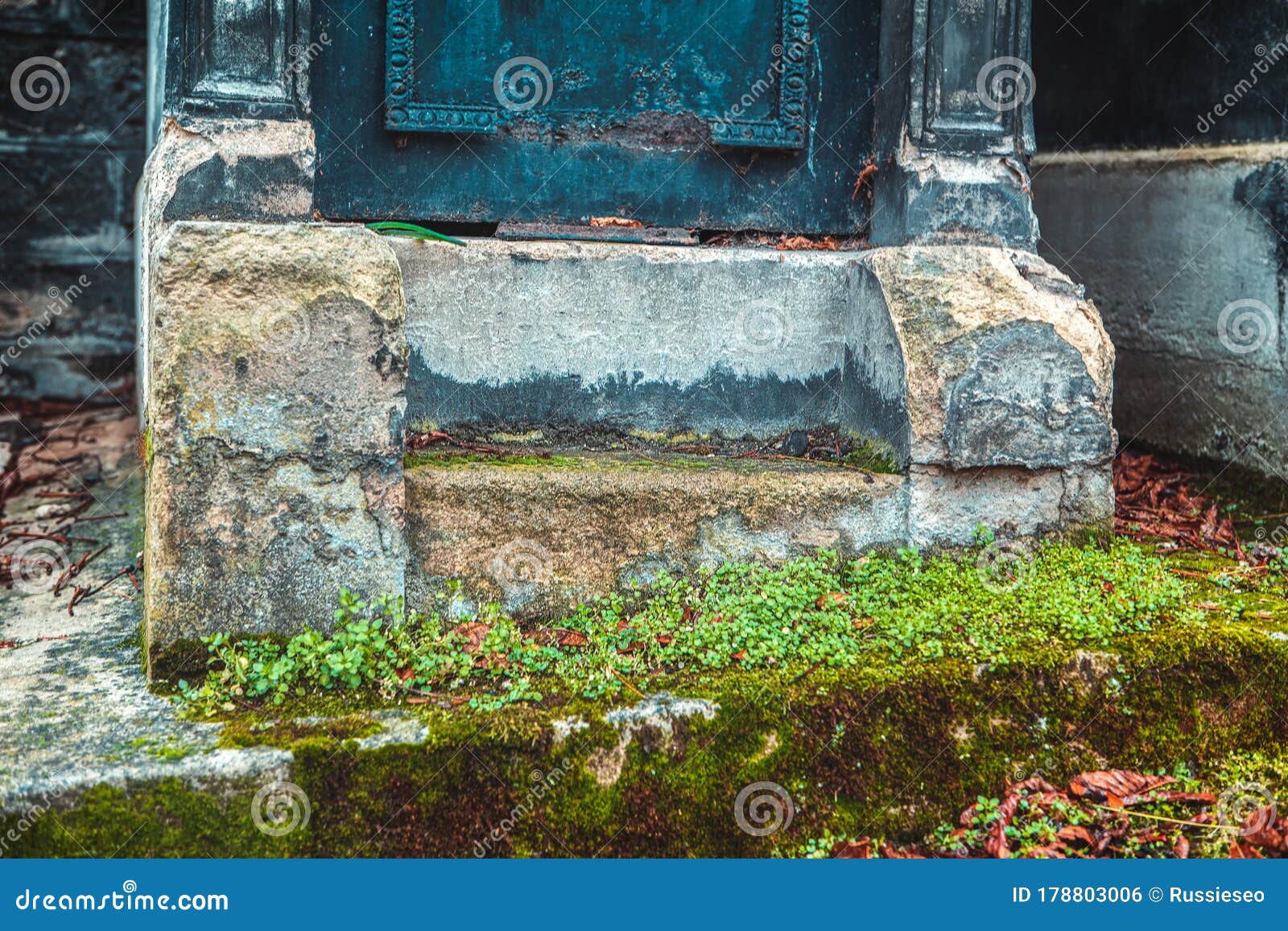 Details of crypt stock photo. Image of doorway, funeral - 178803006