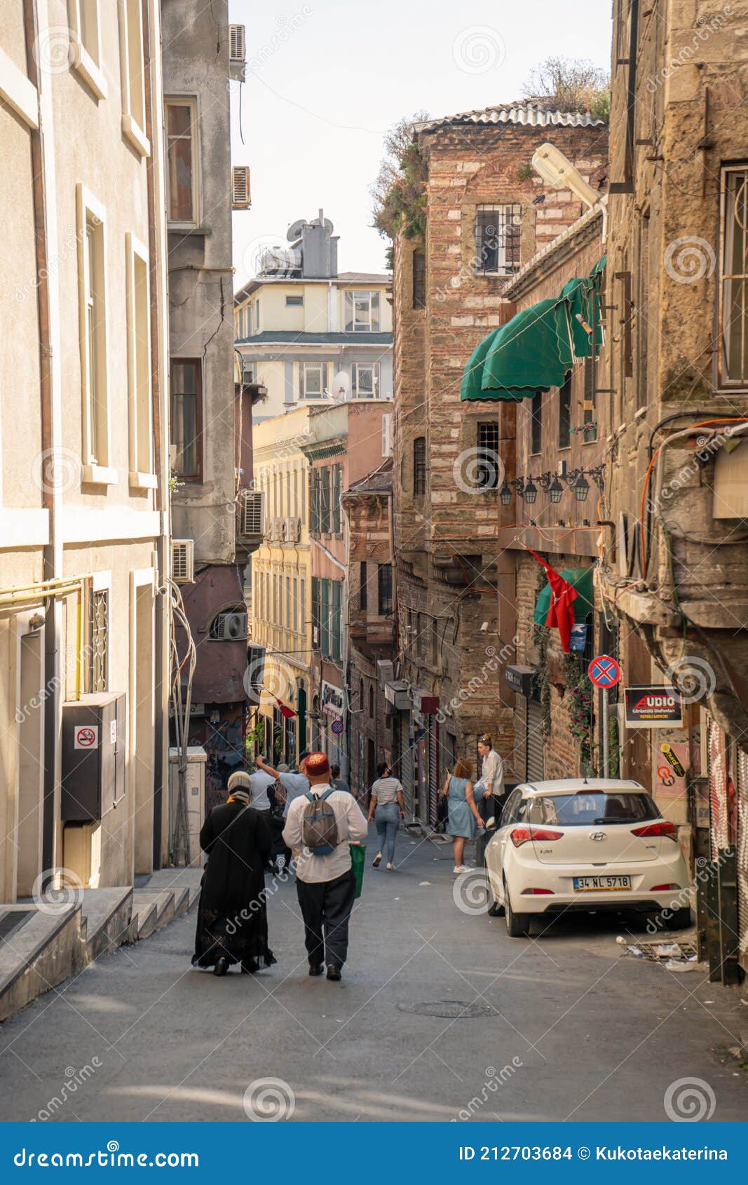 The Architecture of the Old Buildings of Istanbul. Walk through the Old ...