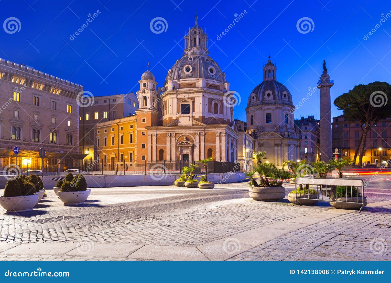 Architecture of Piazza Venezia in Rome at Night, Italy Editorial Stock ...