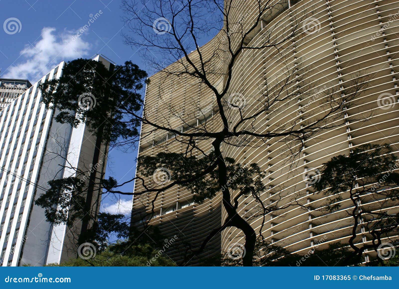 Modern Louvered Facade With Cantilevered Canopy Entryway Of Kenneth ...