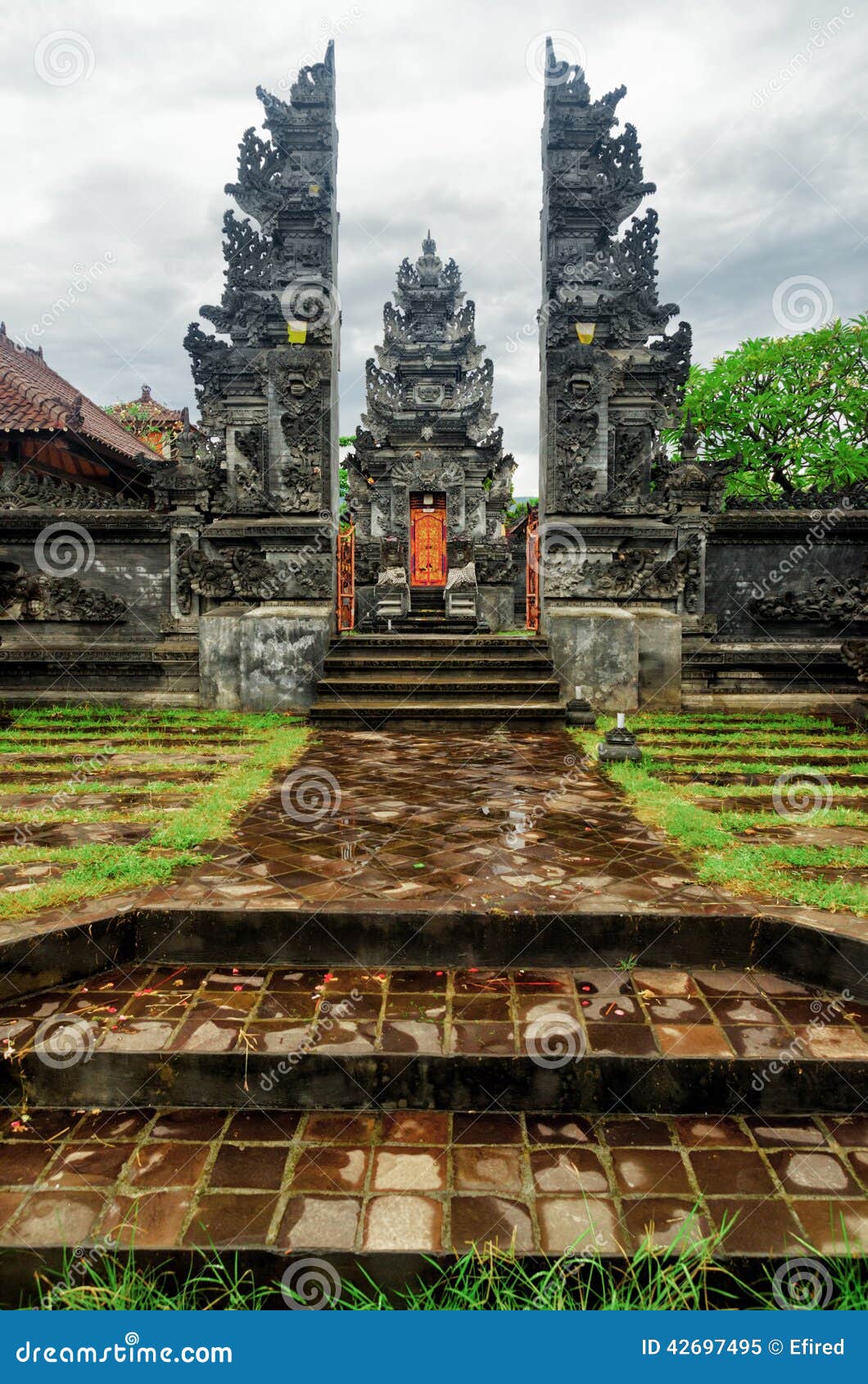 Traditional Balinese Architecture. Gate of Temple Stock Image - Image ...