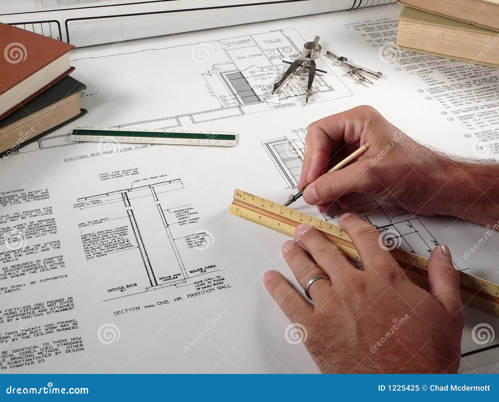 Architekt bei der Arbeit stockbild. Bild von projekt, zeichner - 1225425