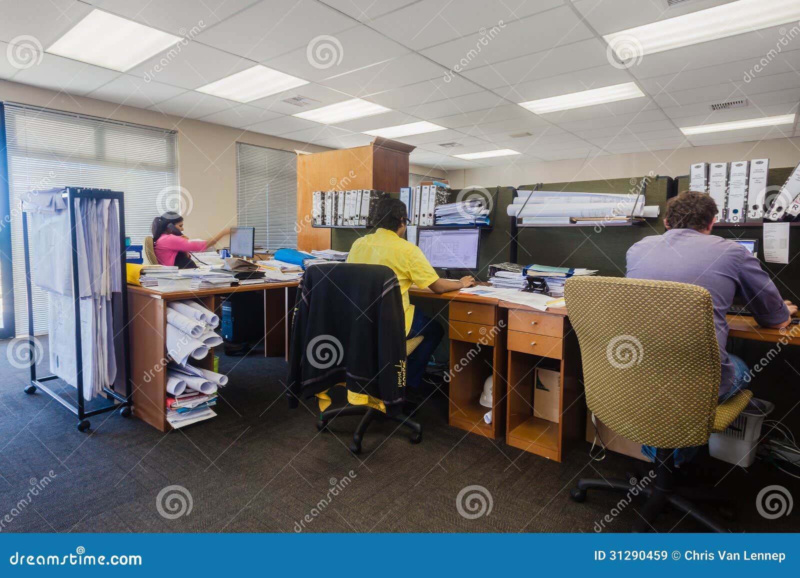 Architetti Che Lavorano Gli Uffici Dei Computer Immagine Stock ...