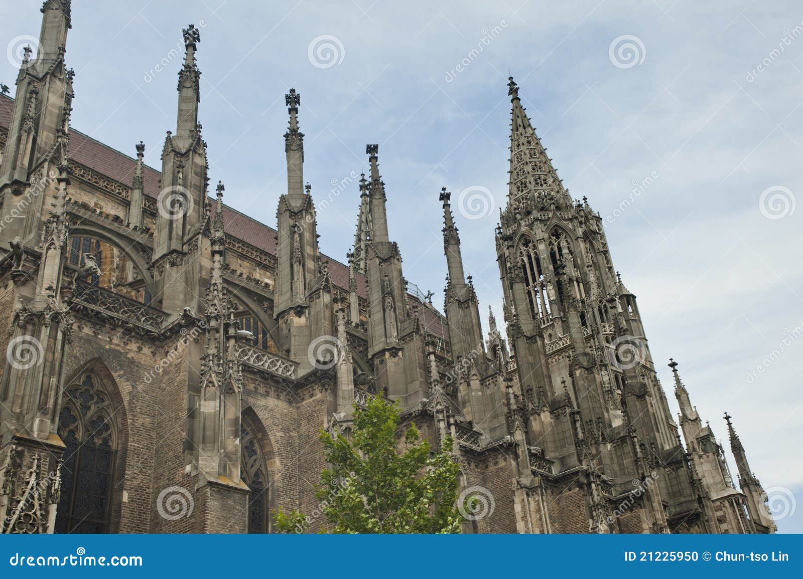Architettura Gotica Della Chiesa. Fotografia Stock - Immagine di arte ...
