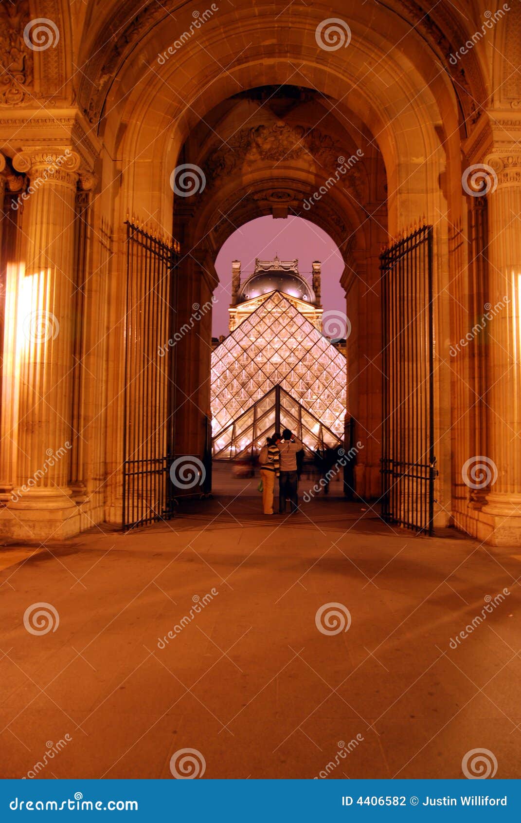 Archway in Louvre editorial photography. Image of vacation - 4406582