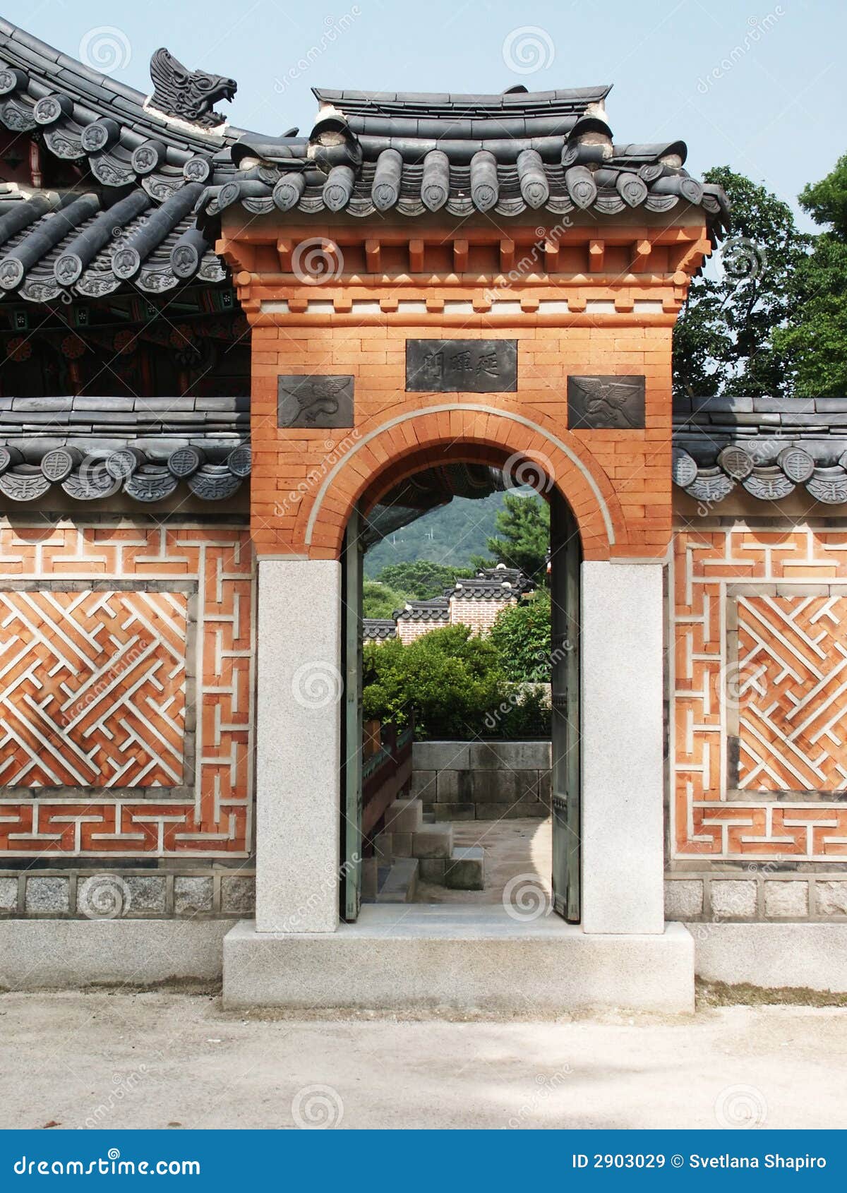 Archway in Oriental Style stock image. Image of asia, colours - 2903029