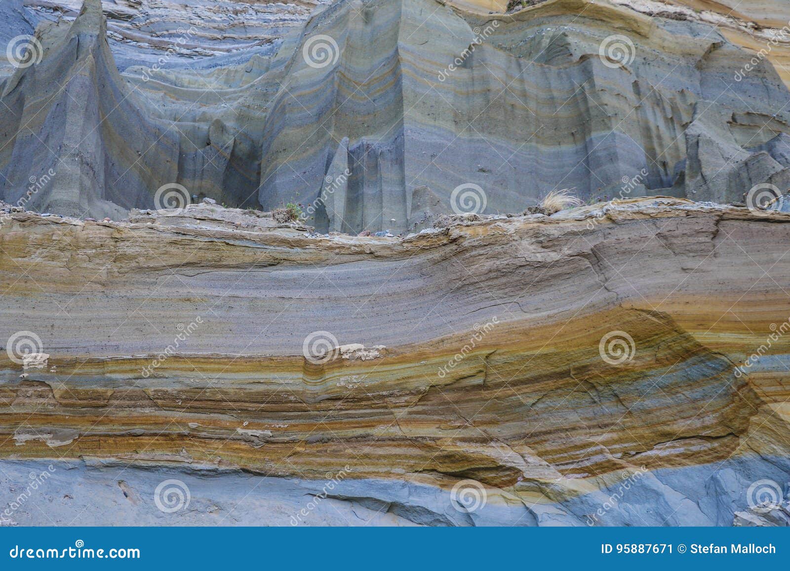 Arcilla, Roca Y Arena En Capas Imagen de archivo - Imagen de océano ...