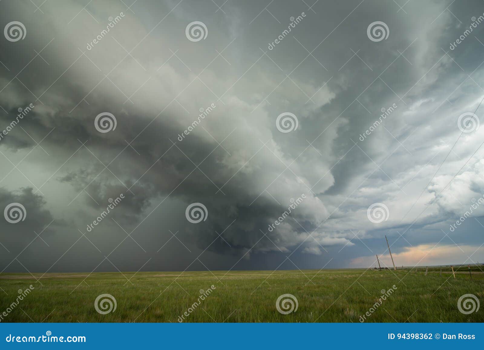 An Arcing Shelf Cloud Races Forward As a Severe Thunderstorm Approaches ...