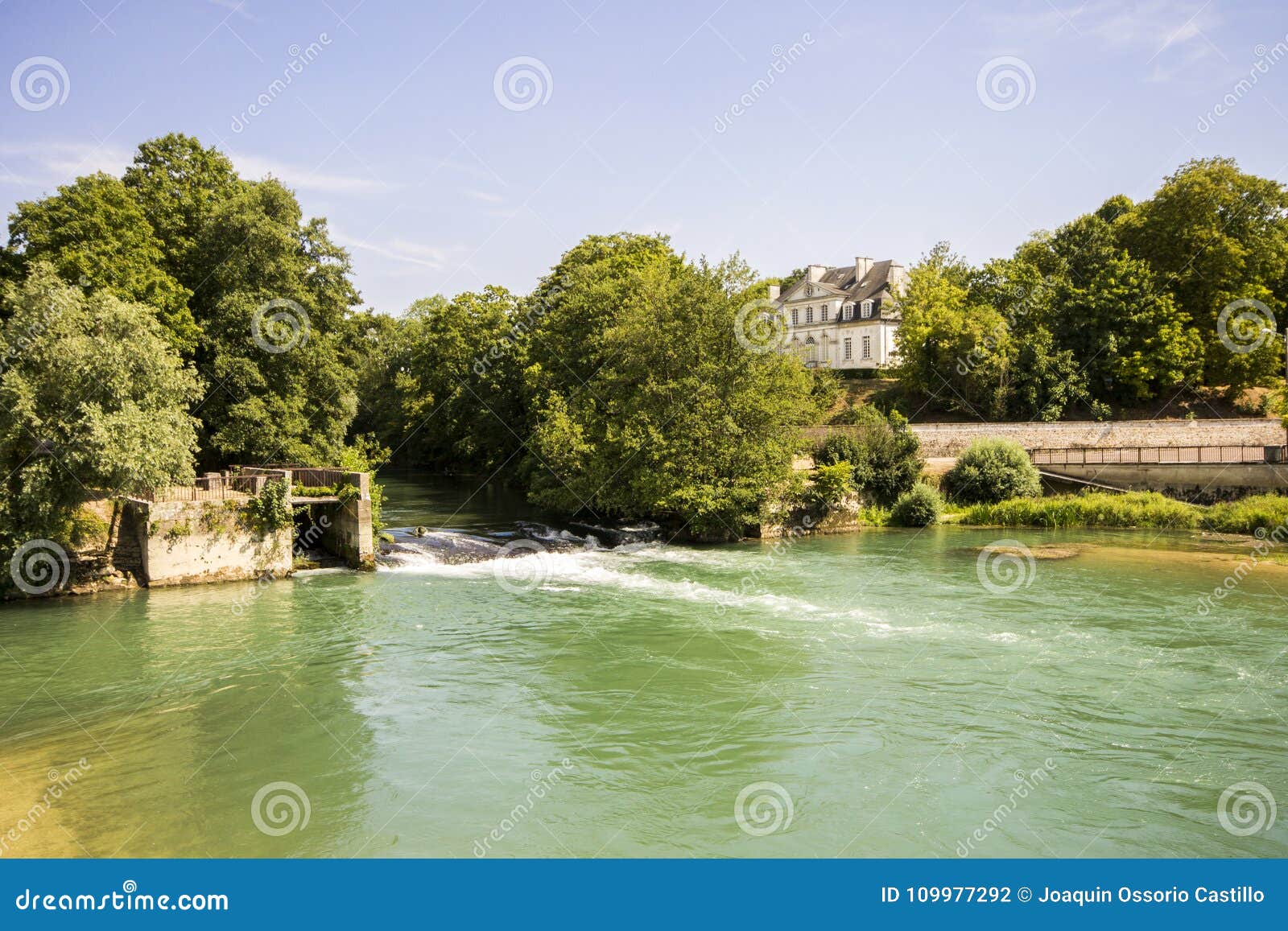 Arcis-sur-Aube, Francia fotografia editoriale. Immagine di estirpare ...