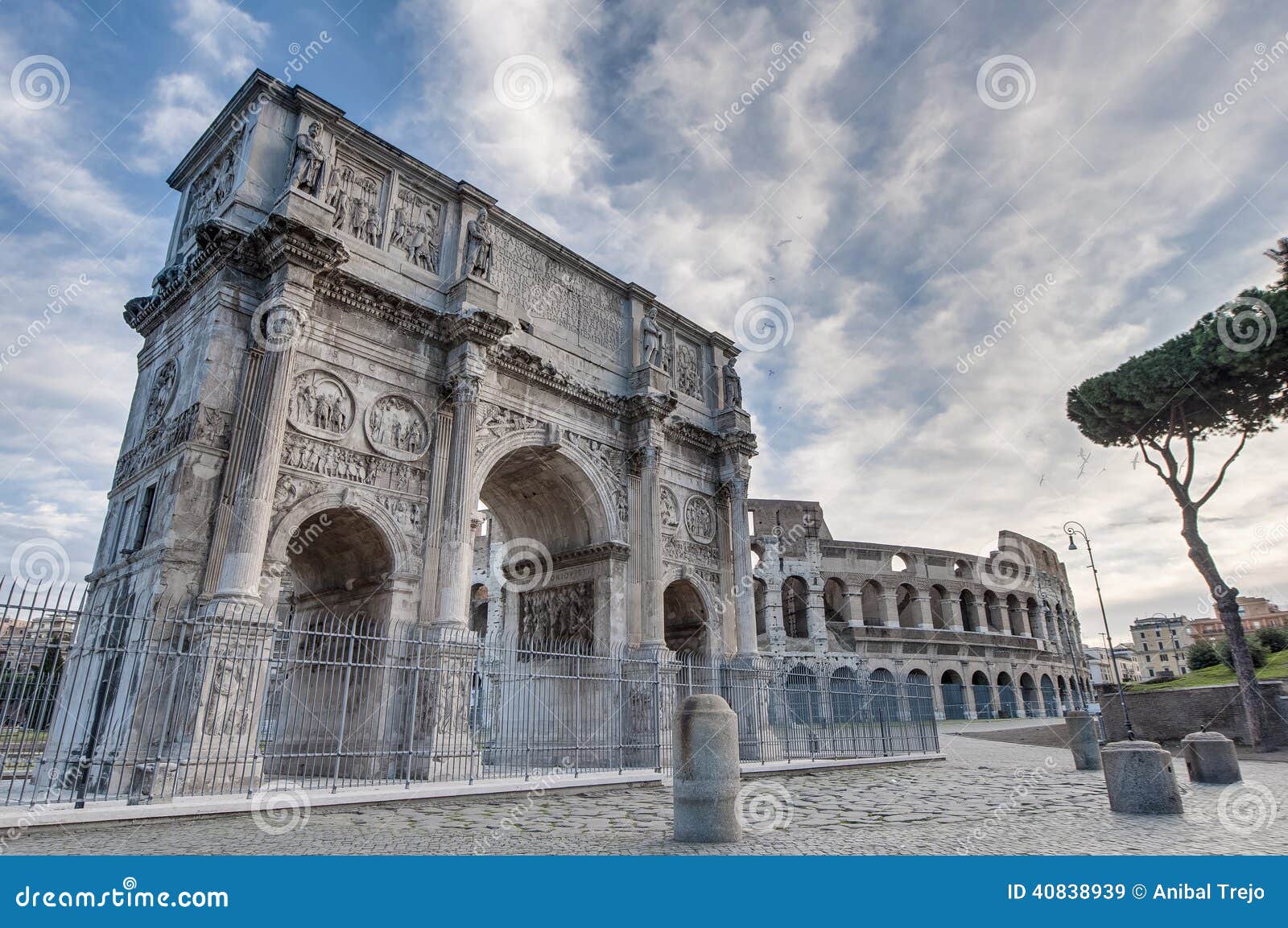 Arco De Constantina En Roma, Italia Imagen de archivo - Imagen de ...