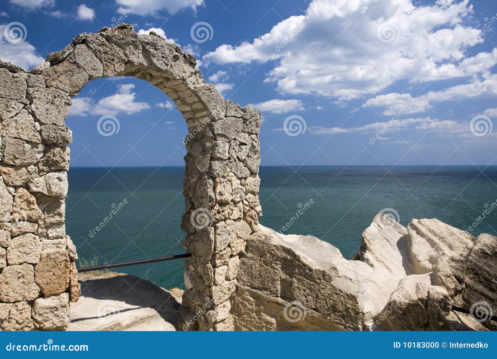 Arco De Piedra En El Cabo Kaliakra, Bulgaria Foto de archivo - Imagen ...