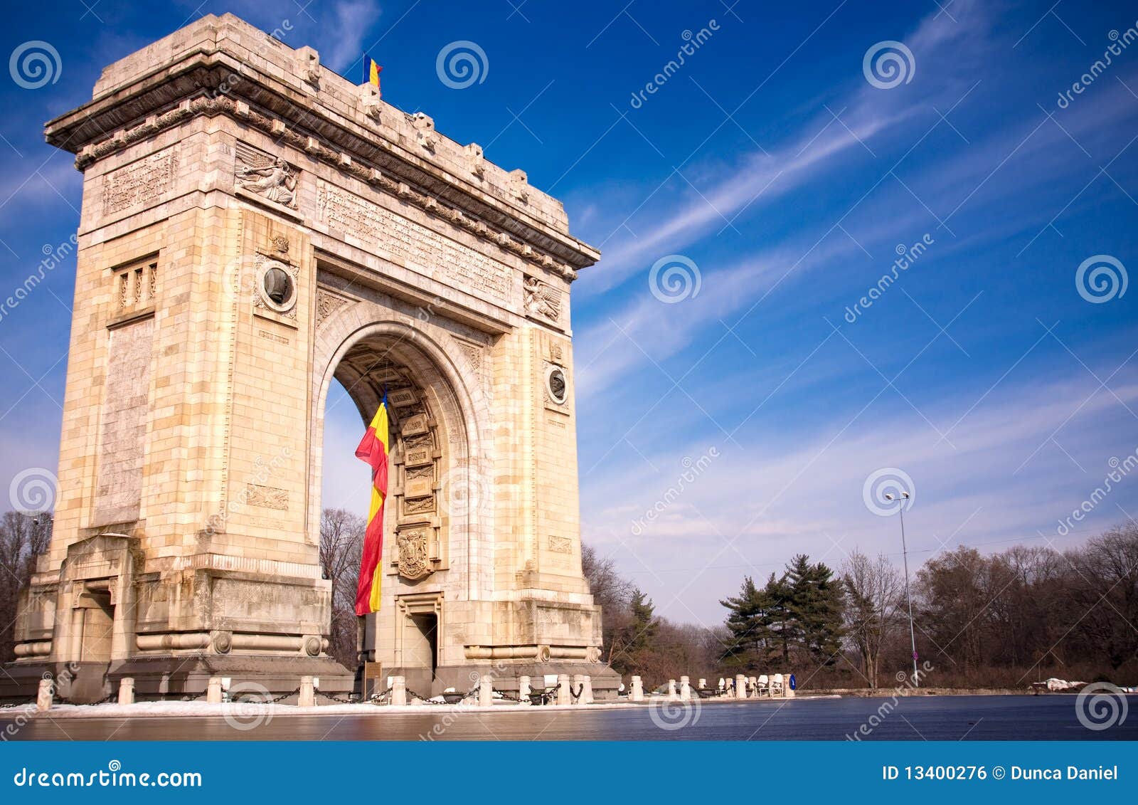 Arco Del Triunfo En Bucarest Rumania Foto de archivo - Imagen de famoso ...