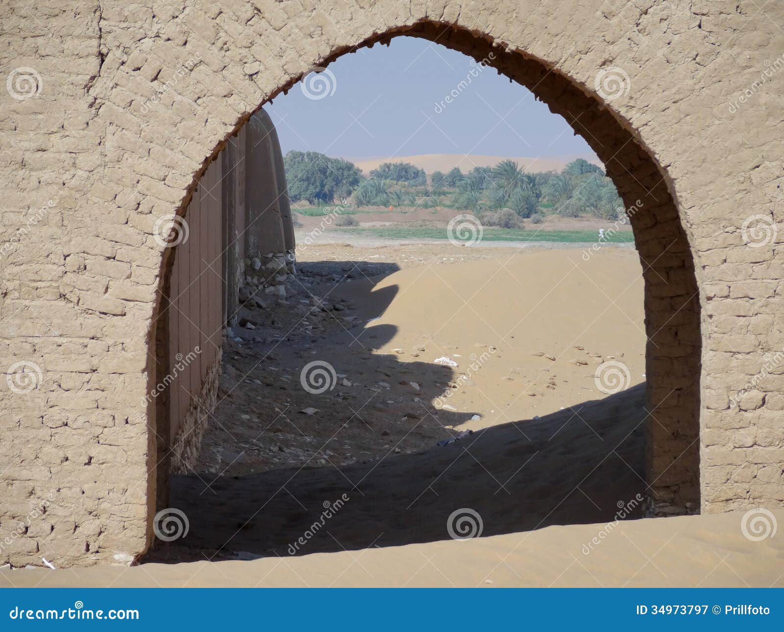 Arco en Egipto imagen de archivo. Imagen de adobe, detalle - 34973797
