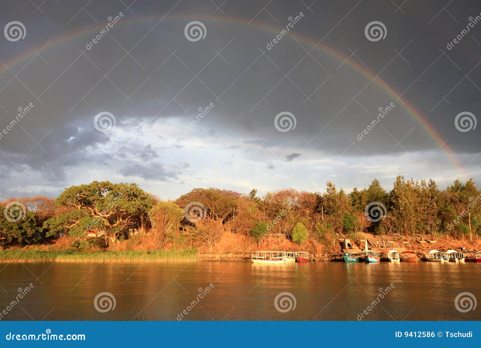 Arco Iris Sobre El Lago Tana Foto de archivo - Imagen de nublado ...