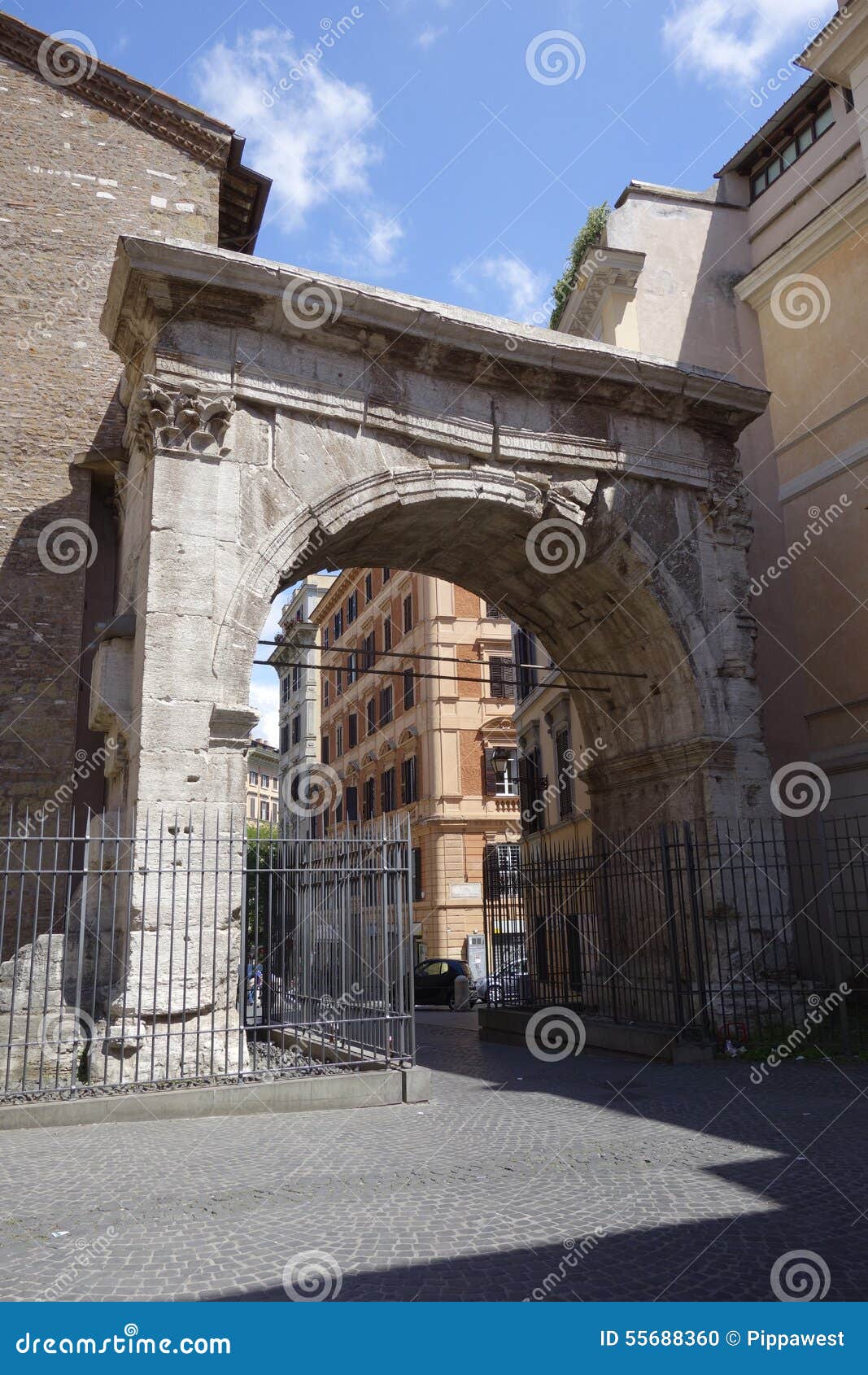 Arco triunfal de Gallienus foto de archivo. Imagen de roma - 55688360