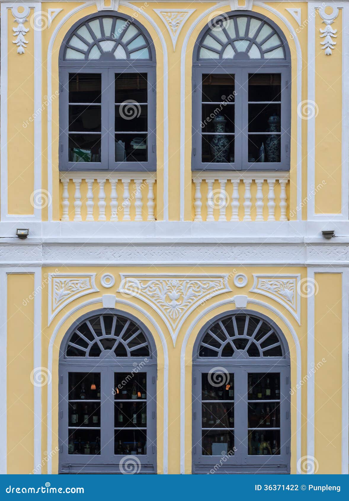 Arco Windows foto de archivo. Imagen de renovado, retro - 36371422