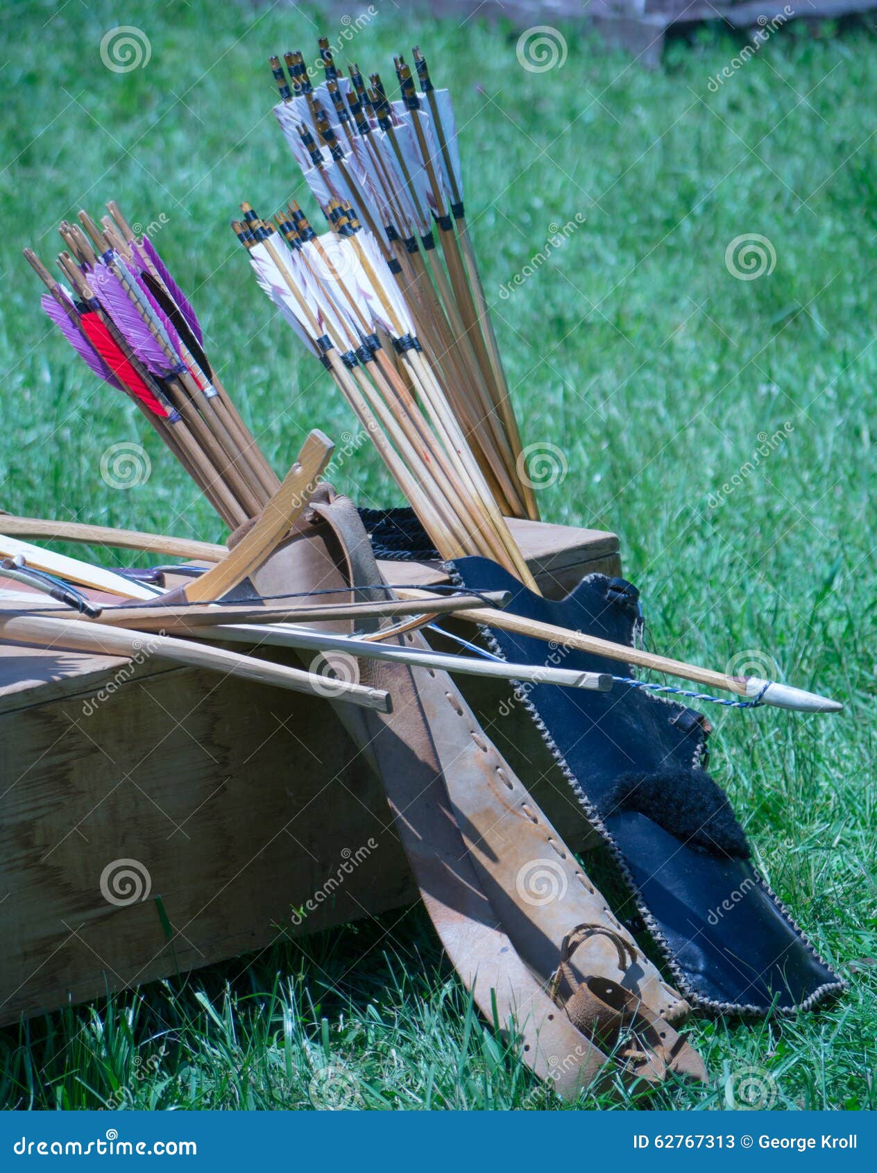 Arco y flechas del vintage imagen de archivo. Imagen de flecha - 62767313