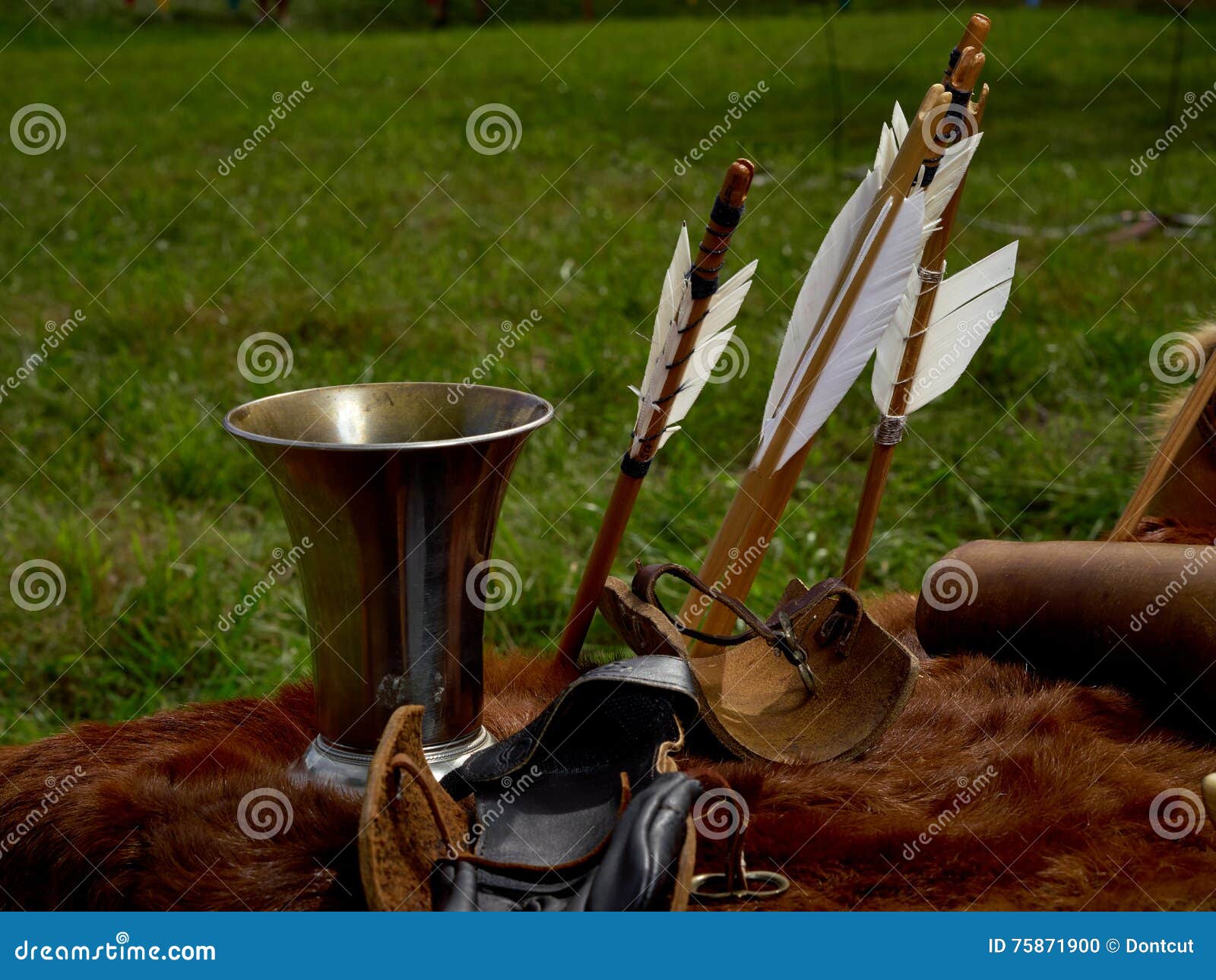 Arco Y Flechas Medievales Viejos Foto de archivo - Imagen de artefacto ...