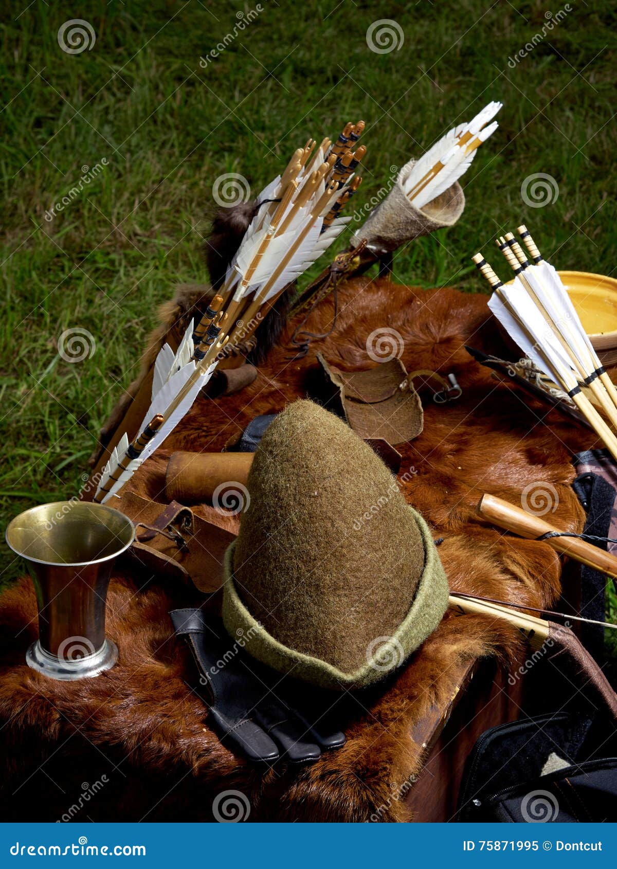 Arco Y Flechas Medievales Viejos Imagen de archivo - Imagen de cuerda ...