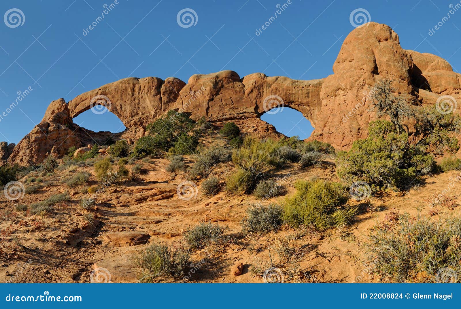 Arcos De Windows Del Norte Y Sur Foto de archivo - Imagen de estados ...
