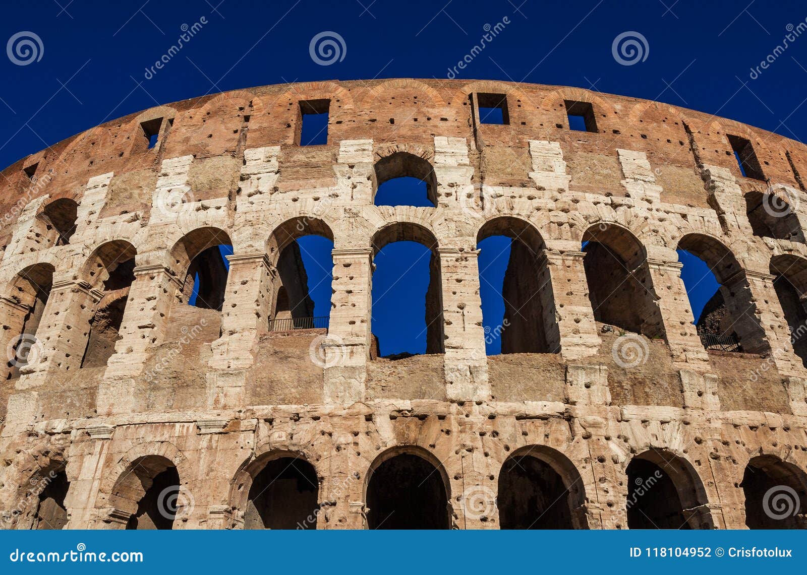 Arcos del coliseo en Roma foto de archivo. Imagen de edificio - 118104952