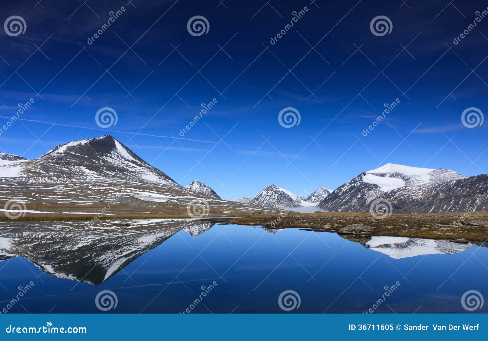 Arctic mountain lake stock image. Image of europe, reflection - 36711605