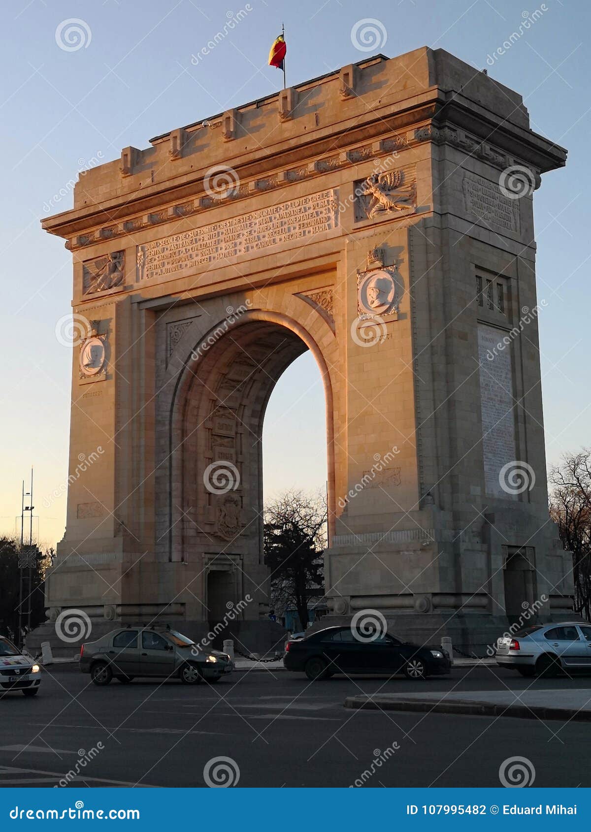 Arcul de Triumf editorial photography. Image of bucuresti - 107995482