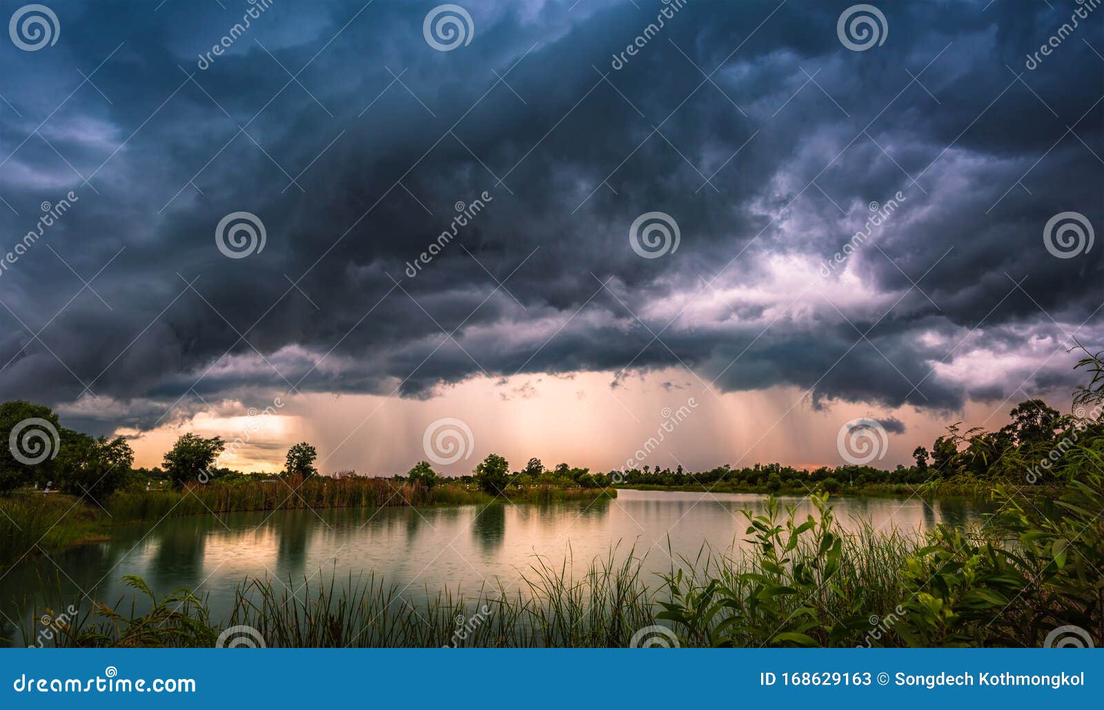 Arcus cloud phenomenon stock image. Image of outdoor - 168629163