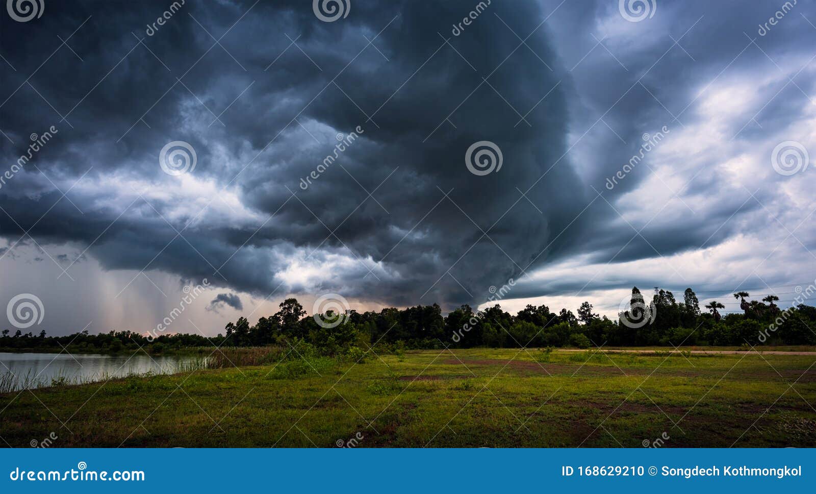 Arcus cloud phenomenon stock photo. Image of stormy - 168629210