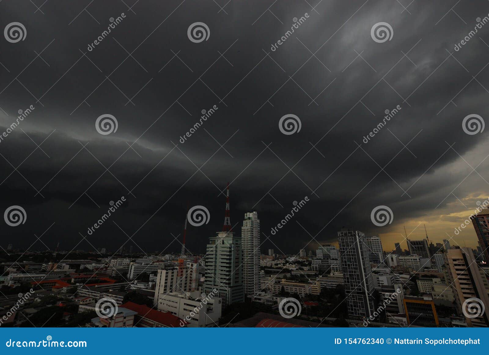 Arcus cloud stock photo. Image of cloud, city, storm - 154762340