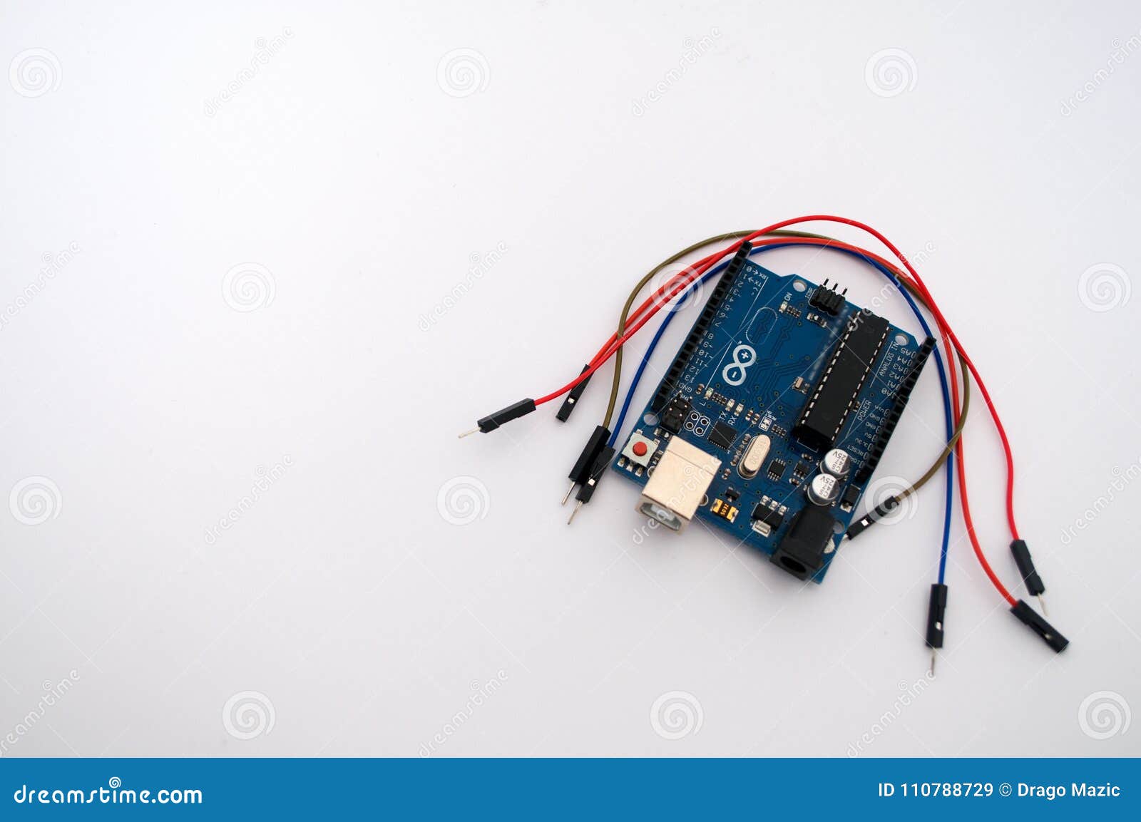 Arduino E Em Torno De Fio Listado Imagem de Stock - Imagem de ferragem ...