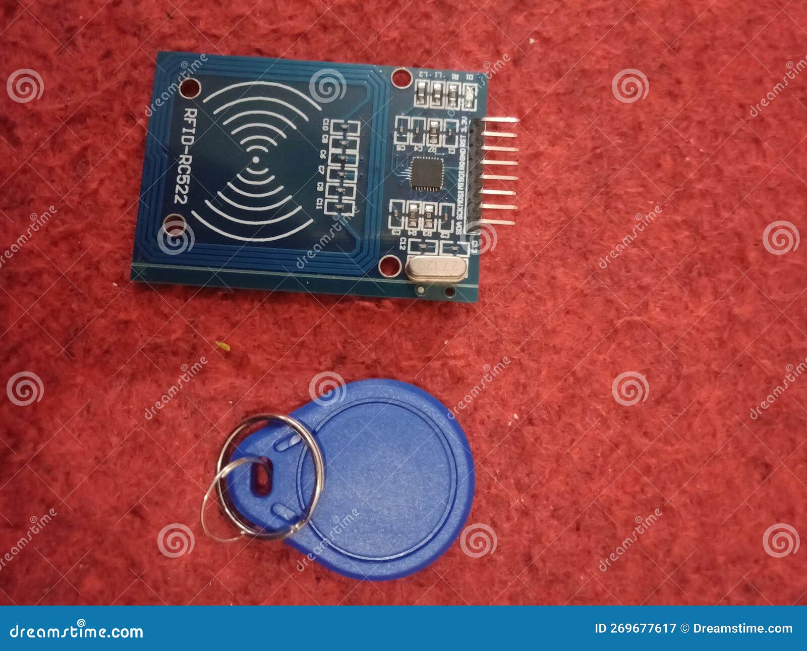 Arduino sensor rfid imagem de stock. Imagem de azul - 269677617
